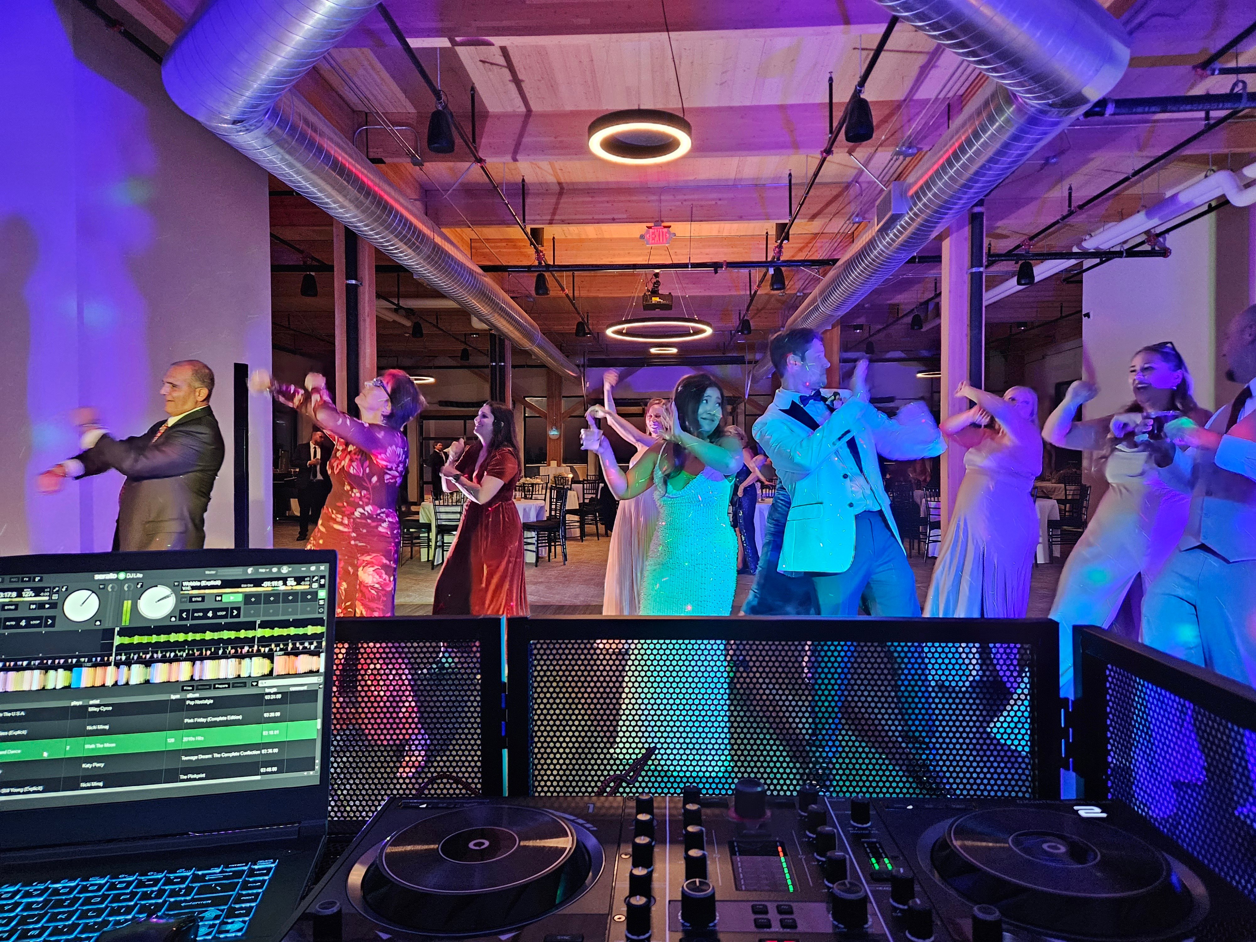 DJ